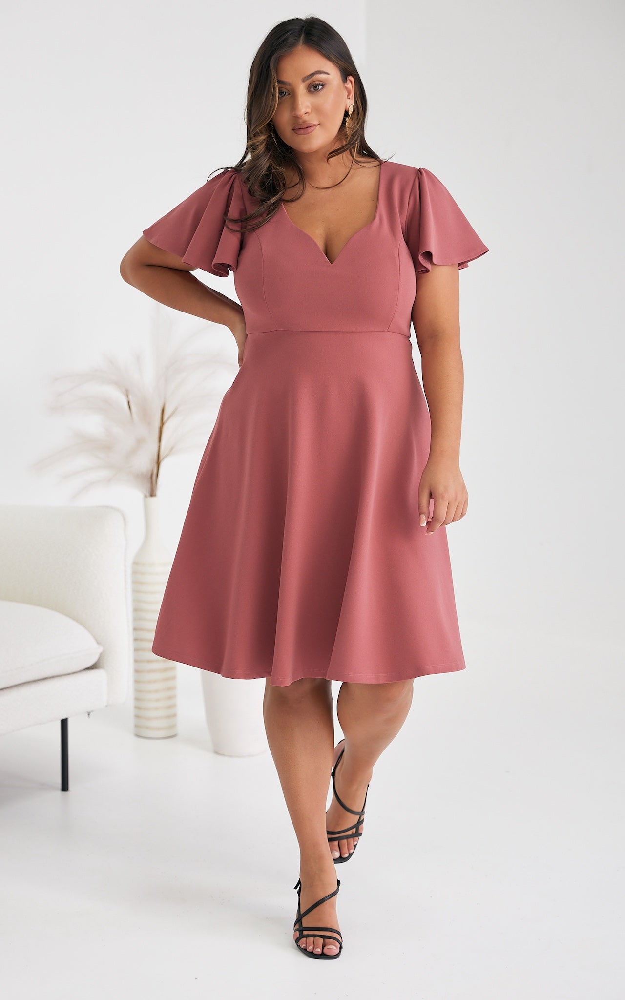 CABERNET SWEETHEART V FLUTTER SLEEVE DRESS - ROSE – By Amica
